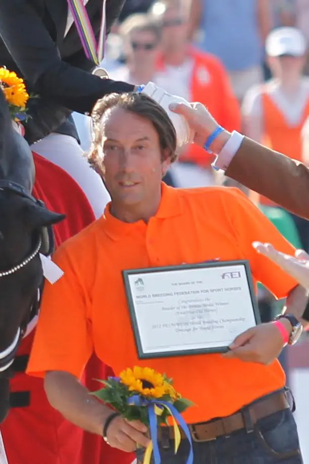 Jan Cees van der Endt in hengstenkeuringscommissie Tuigpaard - Horses