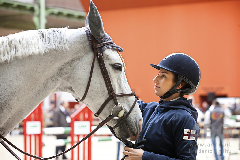 Janika Sprunger wint 1,40m springen Genève *video* - Horses