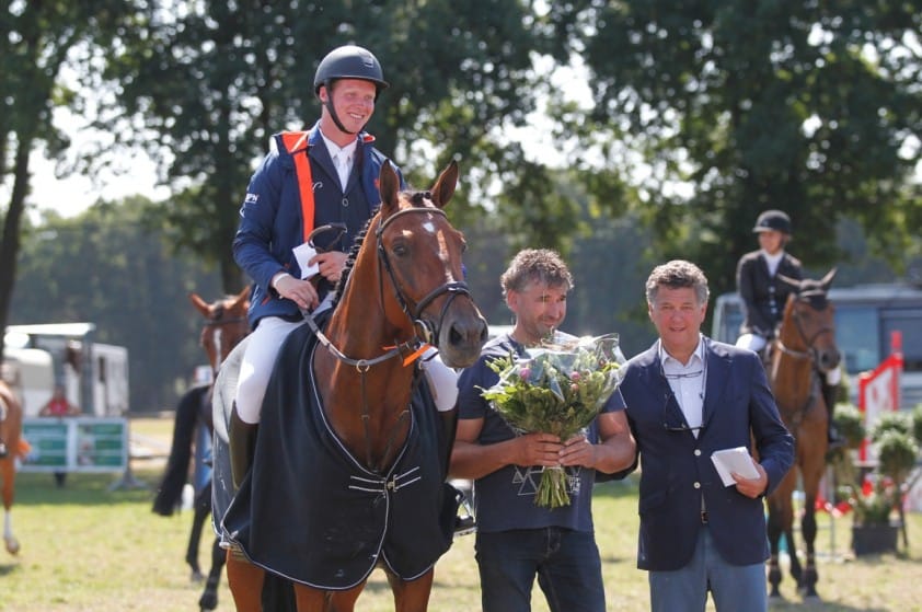 Springkwaliteit maakt Z-hengst Fly ongenaakbaar in finale Hendrix ...