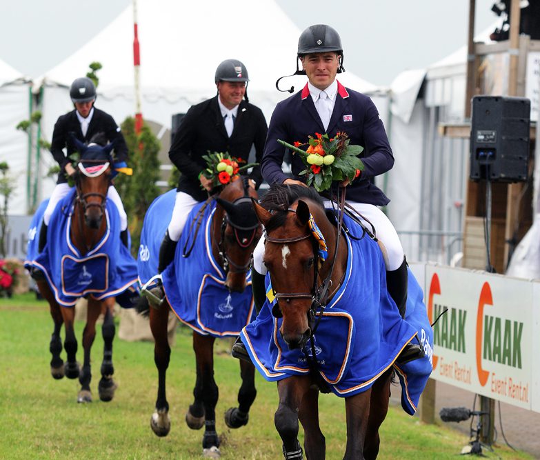 Joe Whitaker verruilt springring voor racebaan en wint gelijk eerste ...