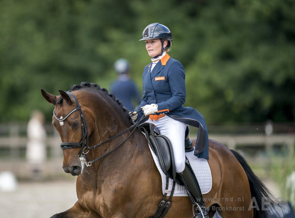 Margo Timmermans op roze wolk na Kür Hagen - Horses