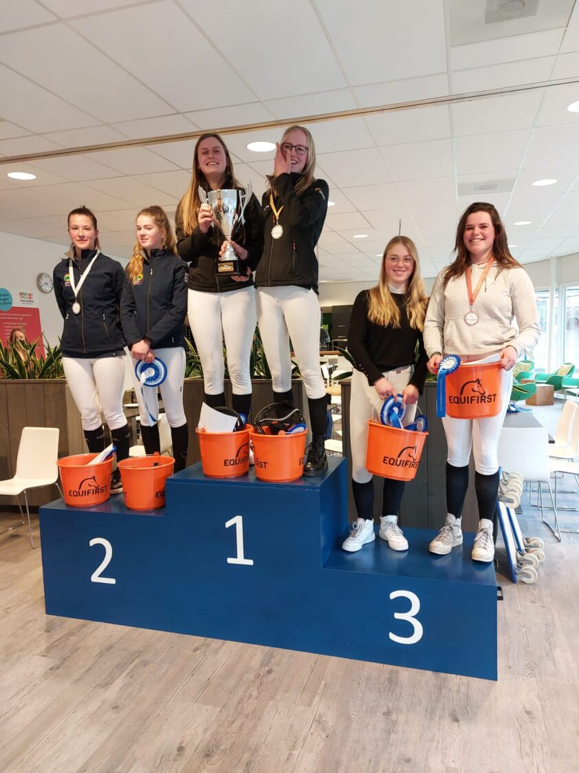 Studenten Zone.college eerste en derde bij Vakwedstrijd Paard - Horses