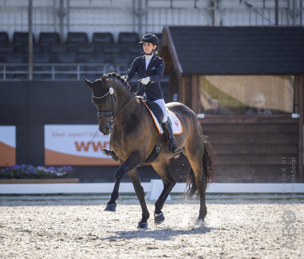 Annemarieke Nobel en Melissa Janssen winnen KNHS Para Dressuur Trophy ...