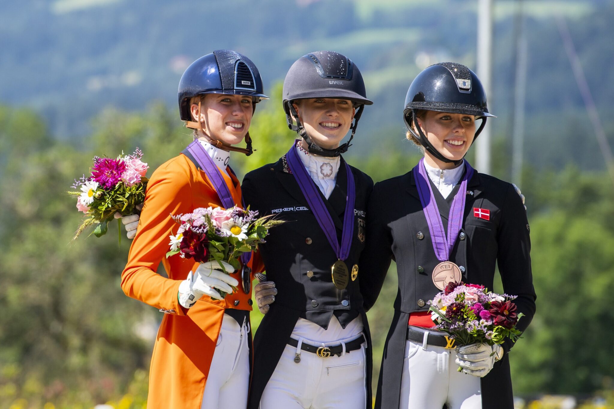 EK young riders: Tessa Kole stijgt boven zichzelf uit en wint zilver in ...