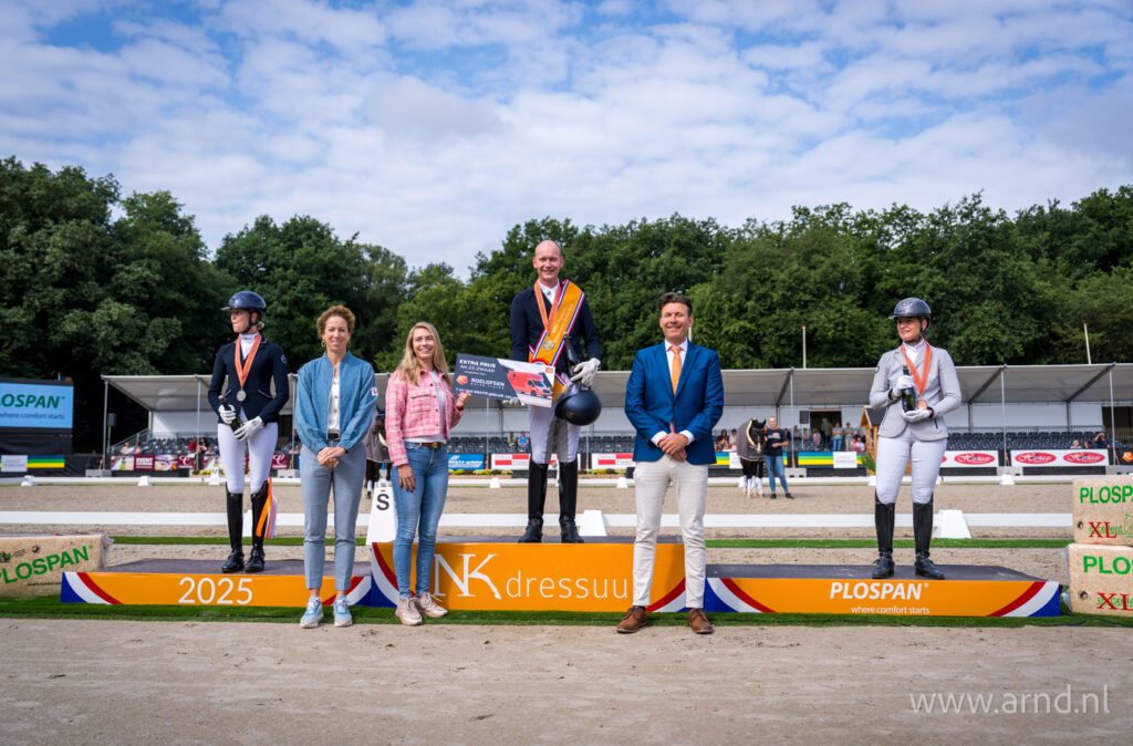 Diederik van Silfhout wint met overmacht goud in KNHS Kampioenschap ZZ ...